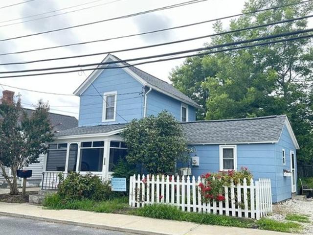 6346 Mumford St, Chincoteague, VA 23336