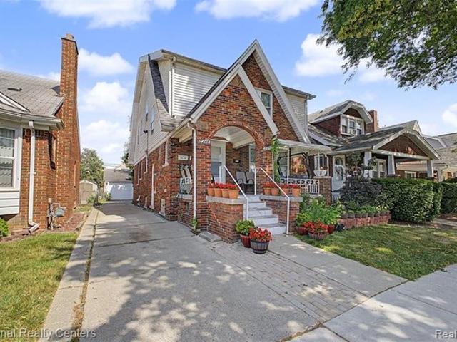6348 Coleman St, Dearborn, MI 48126