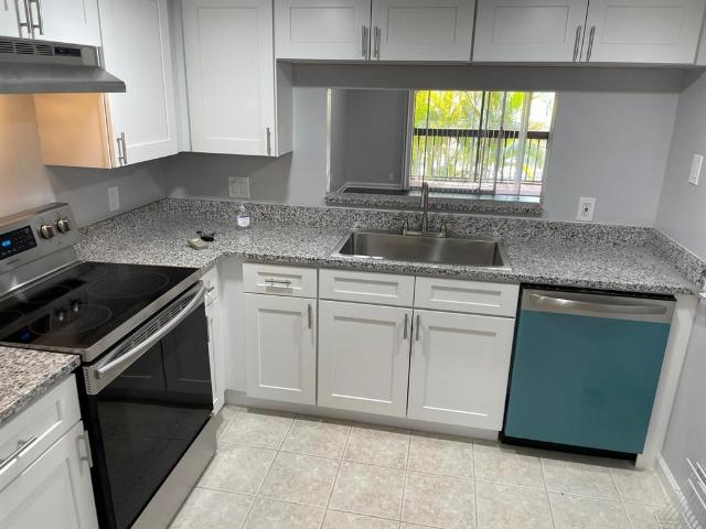 6340 Newtown Cir, Unit 40B5, Tampa, FL 33615 | MLS #TB8488 | Compass