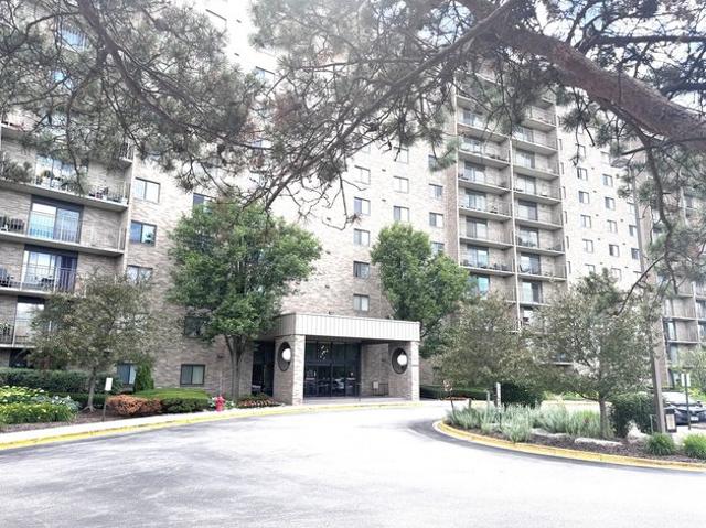6340 Americana Dr Apt 614, Willowbrook, IL 60527