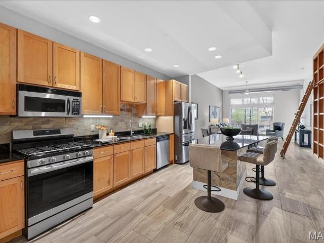 6340 Clayton Rd, Unit 107, Richmond Heights, MO 63117 | Compass
