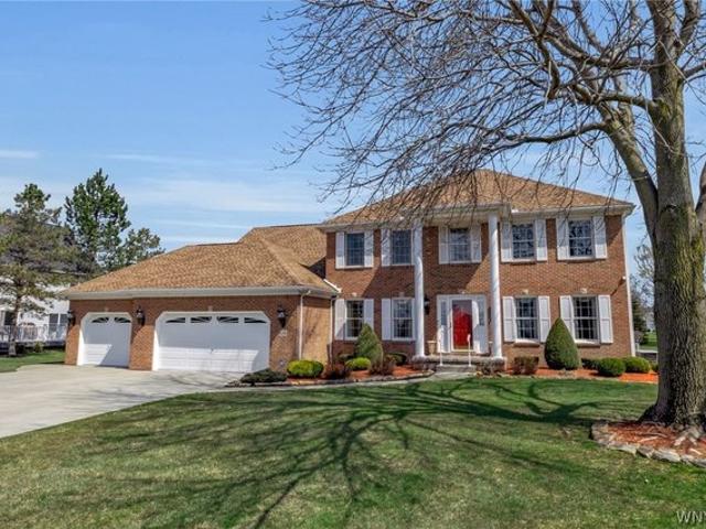 6340 Cloverleaf Cir, East Amherst, NY 14051