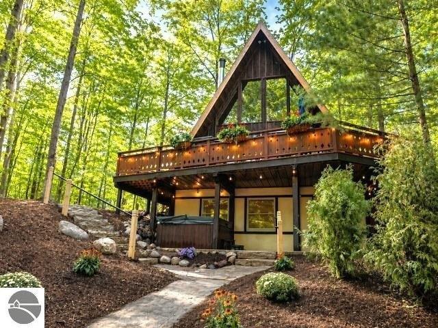 6340 Courcheval Ln, Bellaire, MI 49615