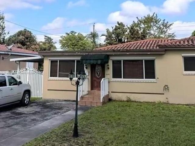 6343 NW 40th St, Virginia Gardens, FL 33166