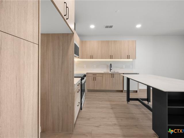 634 Central Parkway 1211