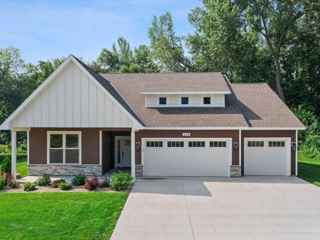 634 E 6th St, Chaska, MN 55318