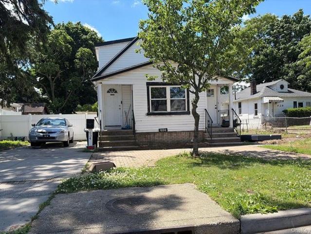634 Hillside Ct, Uniondale, NY 11553
