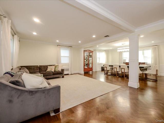 634 Jarvis Avenue
