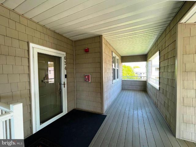 634 Oyster Bay Place # 404