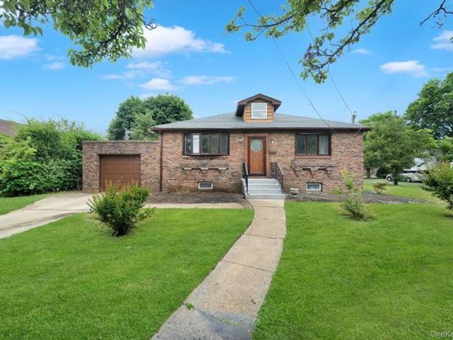 634 Leonard Ave, Uniondale, NY 11553