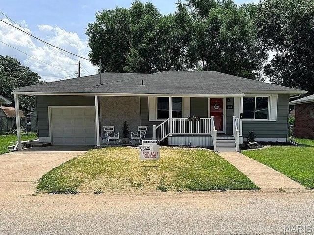634 Mildred Ave, Wood River, IL 62095