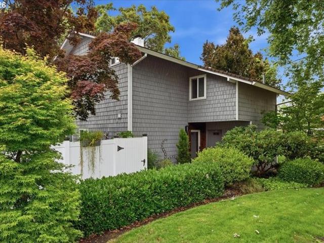 634 N Hayden Bay Dr, Portland, OR 97217