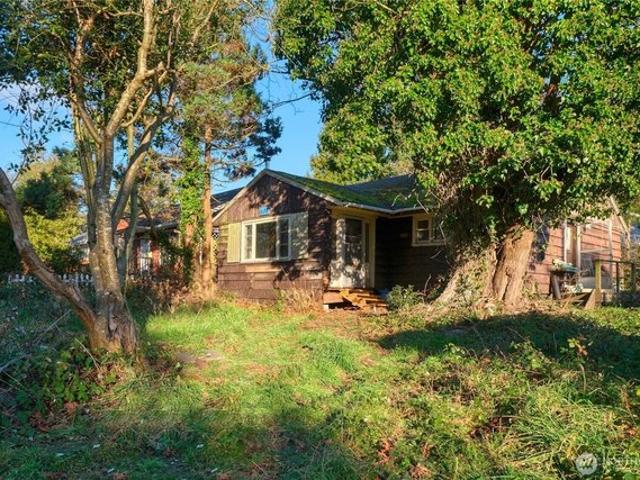634 S Beach Rd, Point Roberts, WA 98281