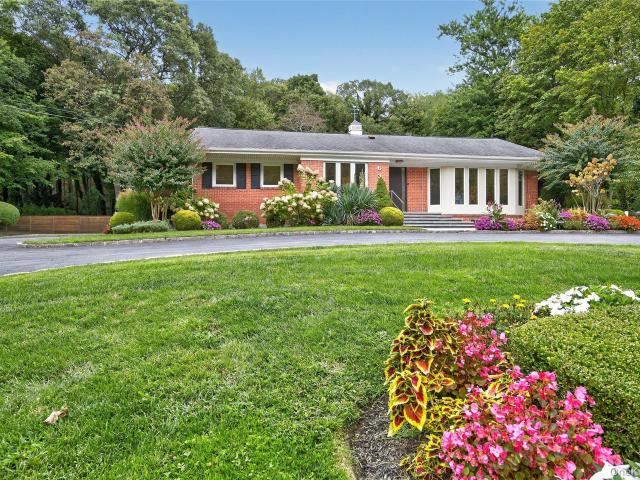 634 Park Ave, Huntington, NY 11743 | MLS #918907 | Compass