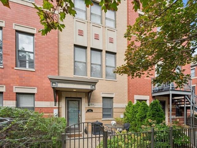 634 W Oak St, Chicago, IL 60610