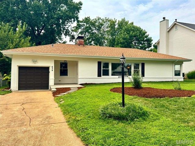 634 Warrenton Dr, Kirkwood, MO 63122