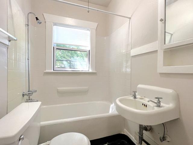 634 Whitestone Studio Apartment for Rent at 2345 Nw Marshall St, Portland, OR 97210 Northwest District