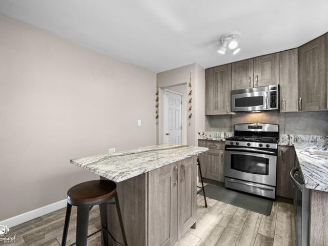 6355 W Addison St Unit 1SW, Chicago, IL 60634