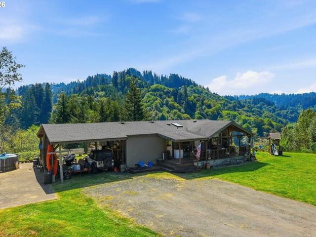 63562 Daniels Creek Rd, Coos Bay, OR 97420