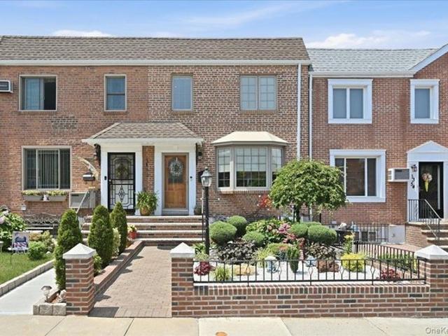 6356 76th St, Middle Village, NY 11379