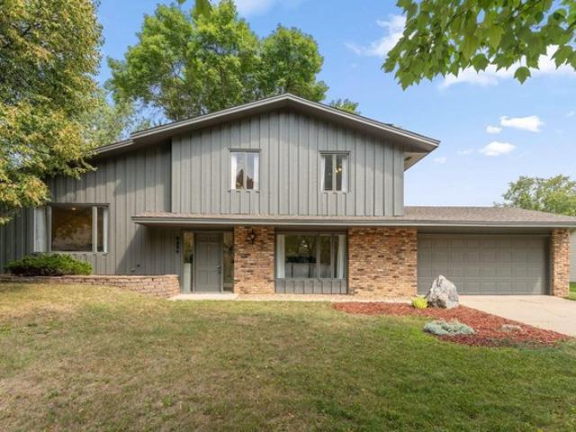6359 st Street Ct, Apple Valley, MN 55124
