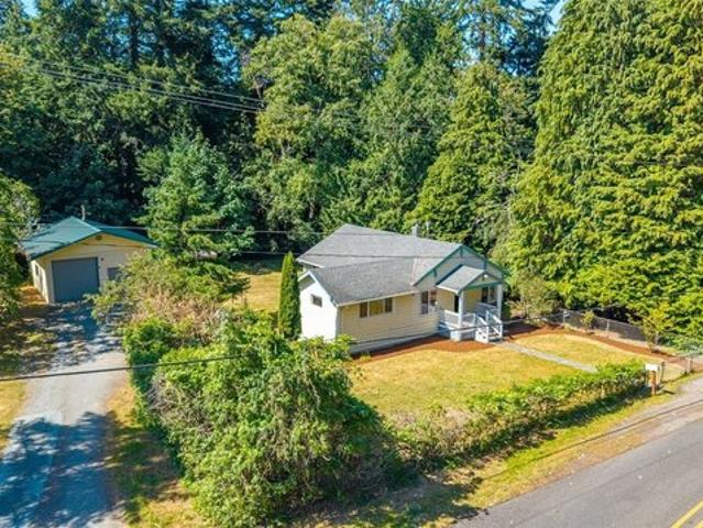 6350 Brighton Beach Rd, Clinton, WA 98236