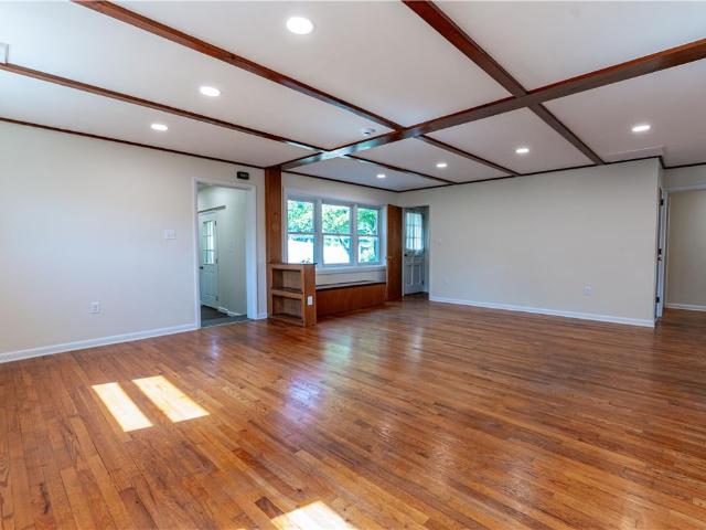 6350 Robin Lane