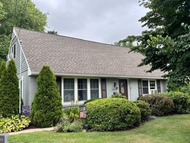 6351 Jackson Dr, East Petersburg, PA 17520