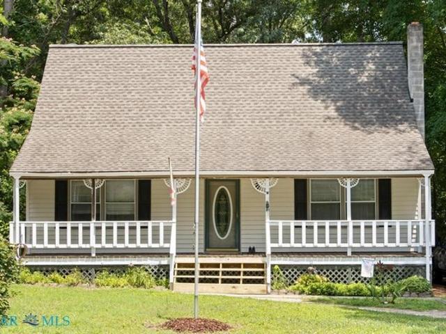 6353 Bolling Brook Ln, Gloucester, VA 23061