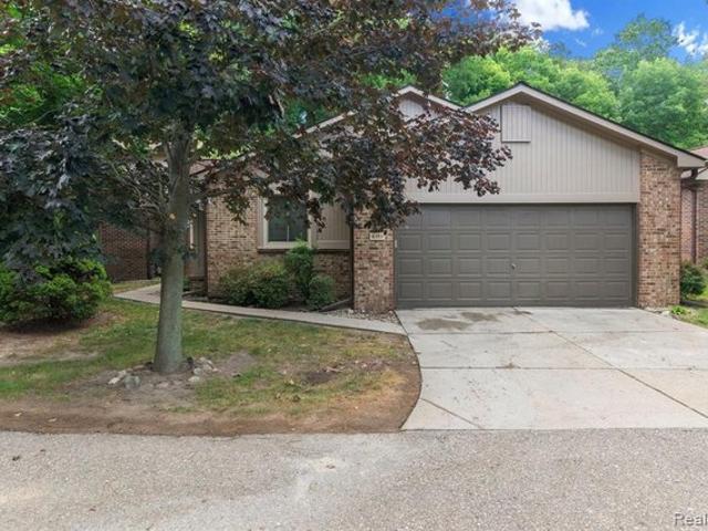 6353 Brookview Ln, West Bloomfield Township, MI 48322