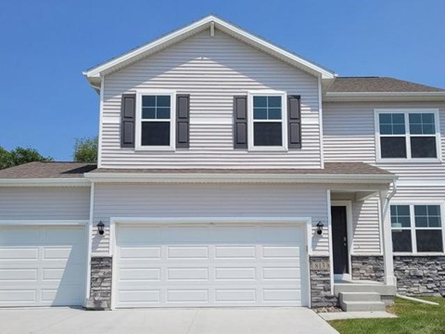 635 11th St, Waukee, IA 50263