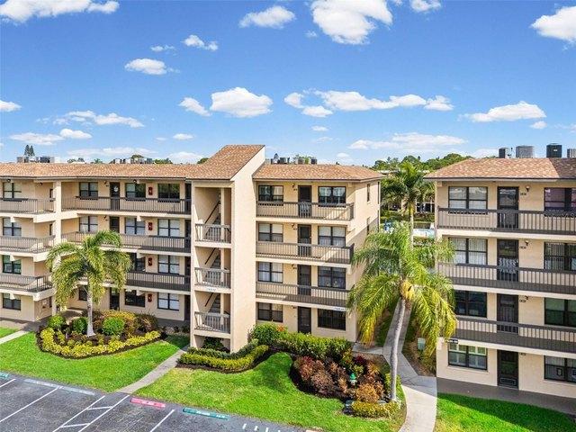 635 30th Ave W Apt F401, Bradenton, FL 34205