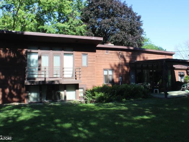 635 Center Avenue