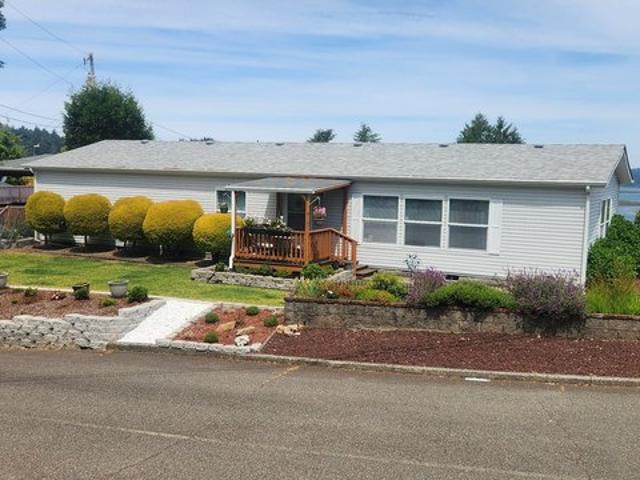 635 Crestview Dr, Reedsport, OR 97467