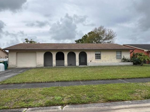 635 Auburn Ave, Melbourne, FL 32901