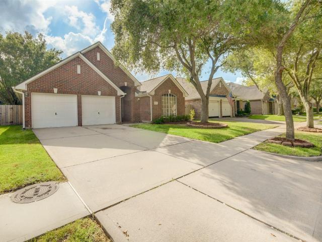 635 Avery Dr, Sugar Land, TX 77479 | MLS #39956 | Compass