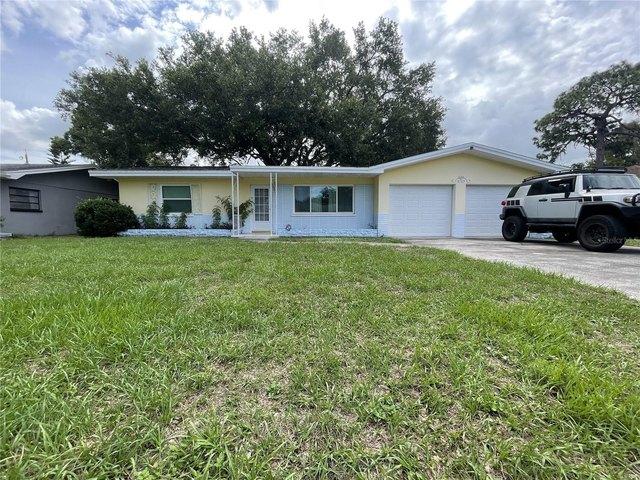 635 Deville Dr E, Largo, FL 33771