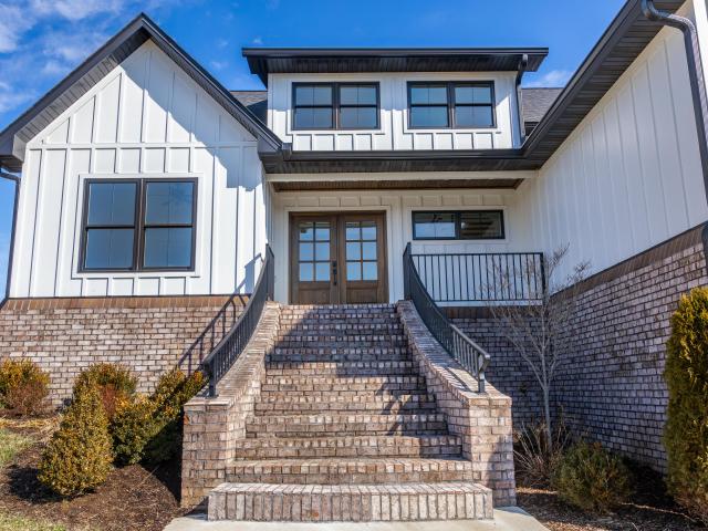 635 Lakeside Drive