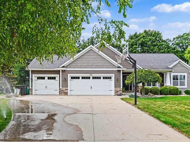 635 Midgrove Dr, Zeeland, MI 49464