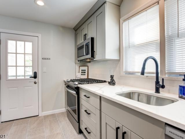 635 N 9Th St First Floor # 1