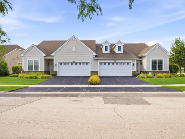 635 N Falls Cir, Pingree Grove, IL 60140
