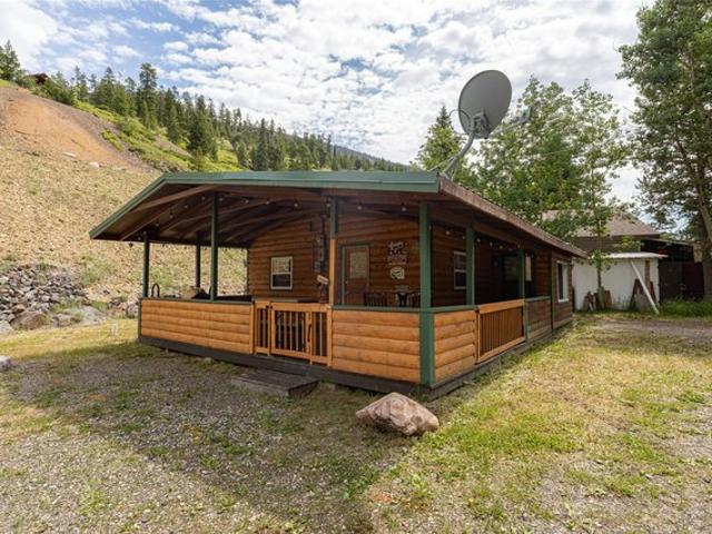635 N Main St, Neihart, MT 59465