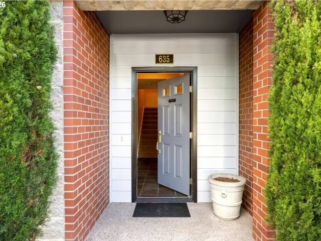 635 NW 24TH AVE # 6 2