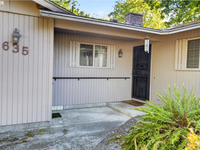 635 NW 8TH PL