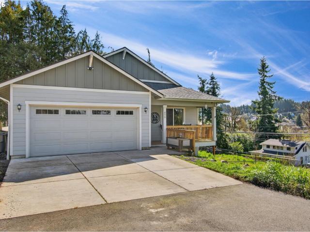 635 NW Pine St, Clatskanie, OR 97016 | MLS #759347