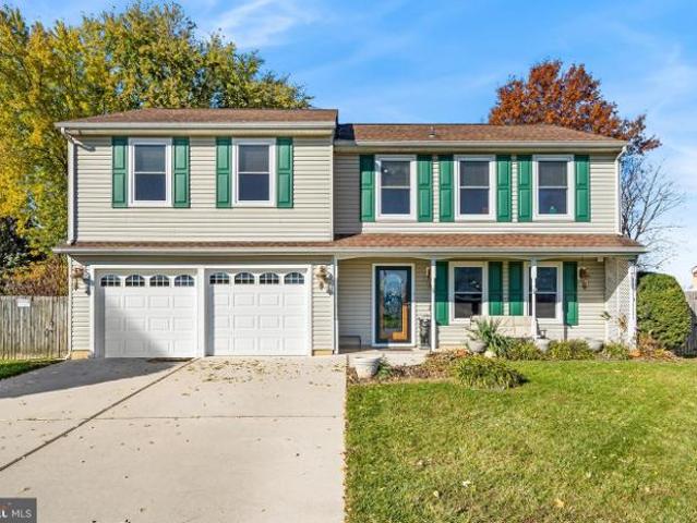 635 S Queen Anne Dr, Fairless Hills, PA 19030 in Fairless Hills, Pennsylvania