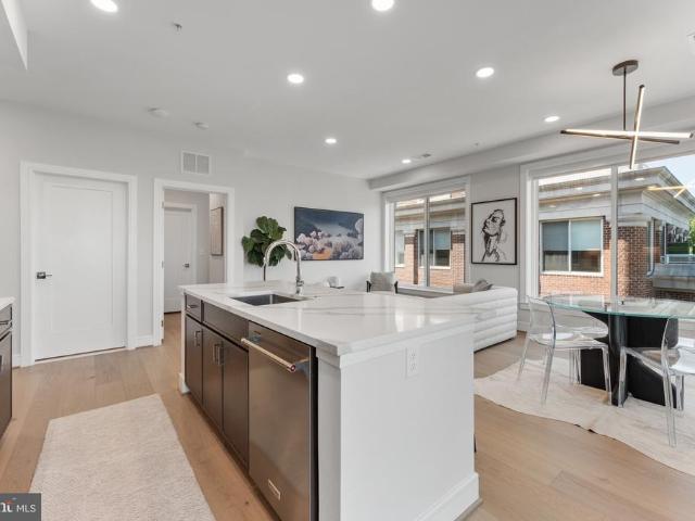 635 Slaters Lane # 306