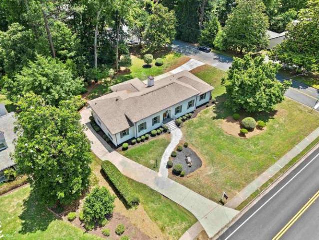 635 Spalding Dr, Sandy Springs, GA 30328