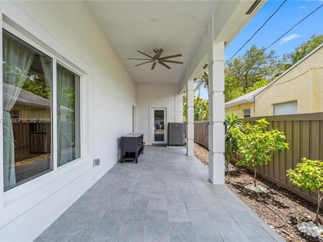 635 SW 9th St, Hallandale Beach, FL 33009