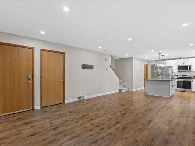 635 W Briarknoll ct 637 Ct